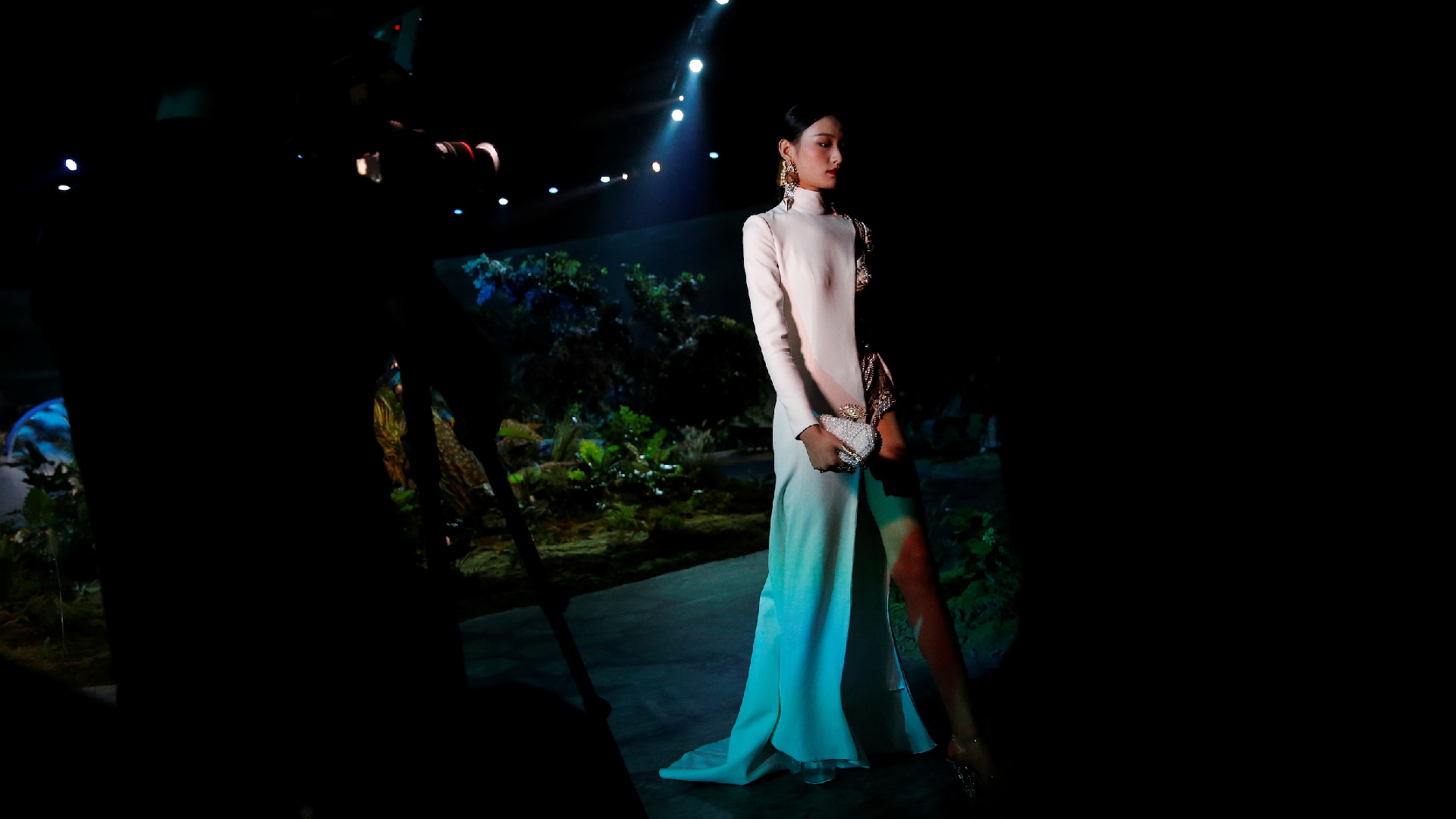 Models walk the catwalk ahead of China Fashion Week in Beijing - CGTN