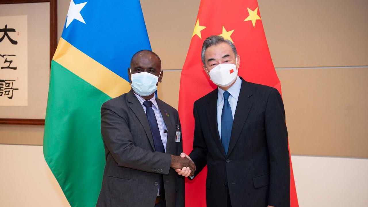 Wang Yi meets with Solomon Islands FM Jeremiah Manele - CGTN