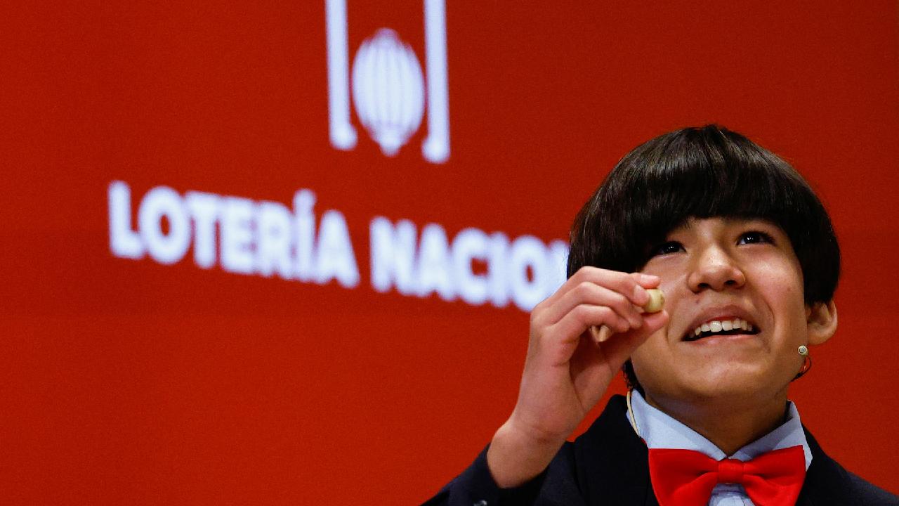 Spain's El Gordo lottery fattens Christmas holiday for lucky winners - CGTN